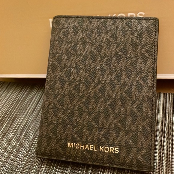 MICHAEL Michael Kors | Bags | Michael Kors Passport Wallet Mk Signature ...